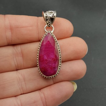 Zilveren hanger met smalle druppelvormige Robijn bewerkte setting ...
